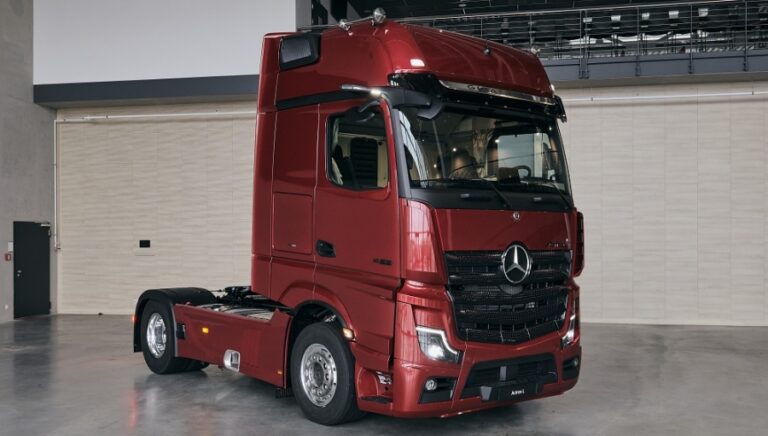 Daimler Introduces New Generation MirrorCam for Mercedes-Benz Trucks