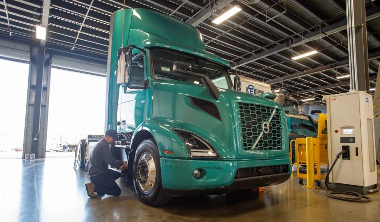 Volvo Trucks opens new electric truck training facility in US