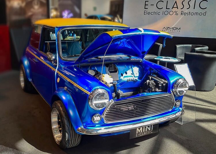 Mini E-Classic : electric Mini restomod with 14-kwh battery and 87 ...