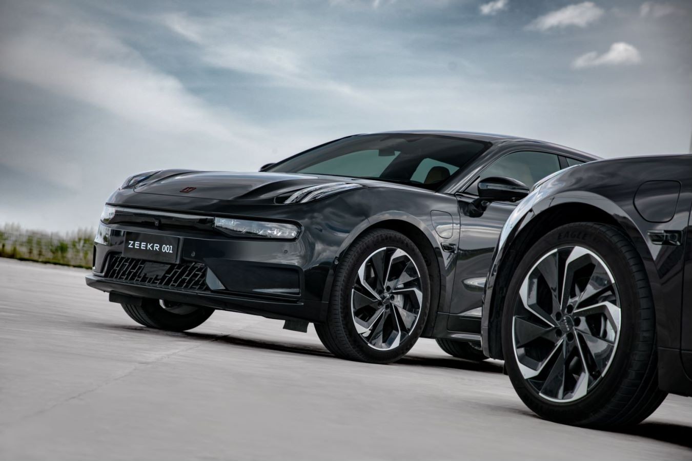 Zeekr 001 Sets new Guinness World Record with a drift at 129 MPH and ...