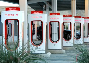 Heliox to supply Paccar with DC chargers for electric trucks in North ...