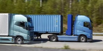 Volvo Trucks tests hydrogen fuel cell (FCEV) electric trucks with range ...