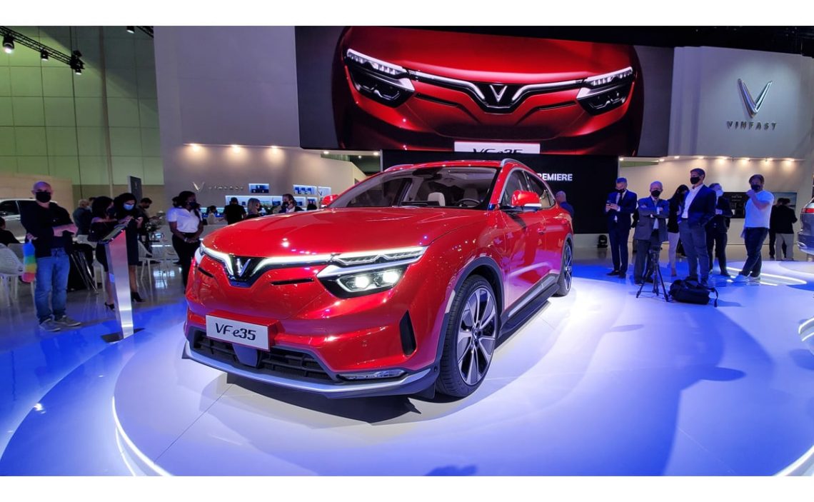 VinFast makes North American debut with deliveries of VF 8 electric SUV ...