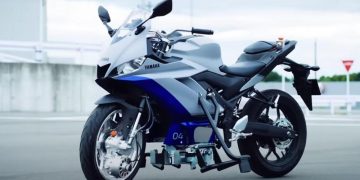Yamaha shows off new technology Advanced Motorcycle Stability Assist ...