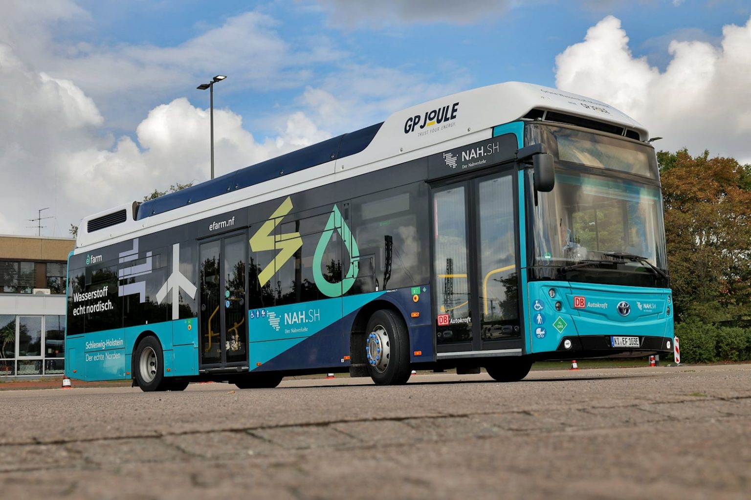 Toyota completes test for long-distance hydrogen bus with fuel cell ...