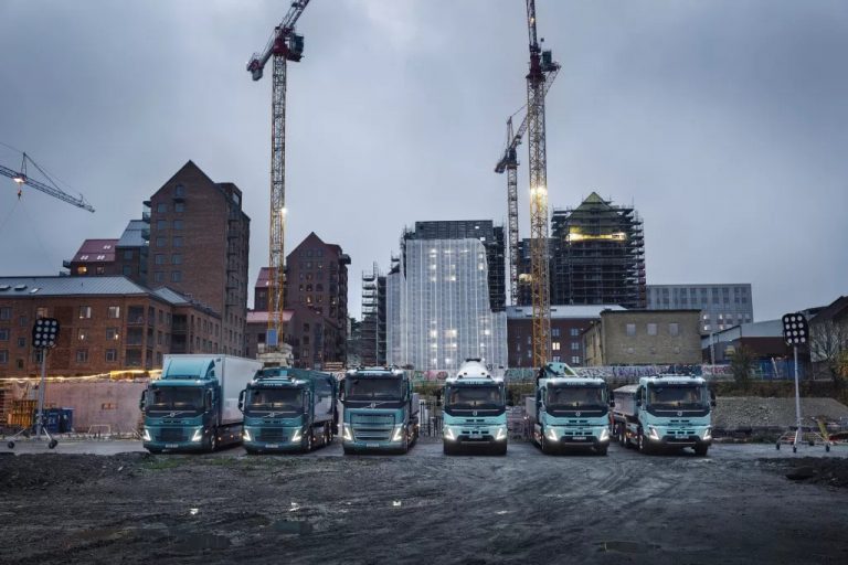Volvo launches rigid versions of its heavy electric trucks: the Volvo ...