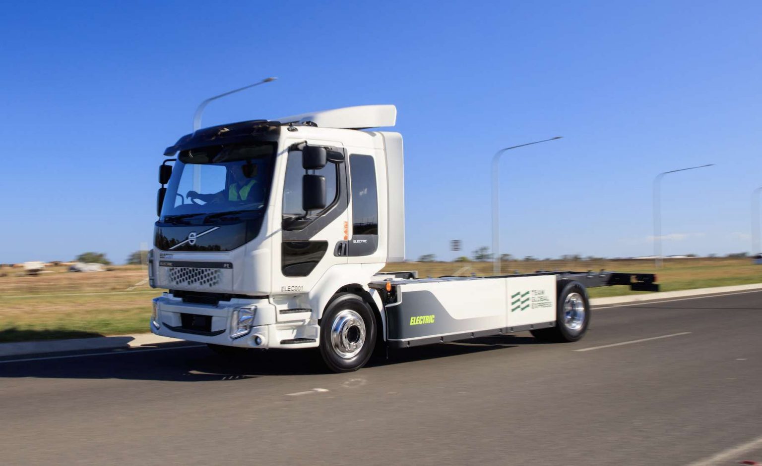 Jenhoo reveals B-Pillarless EV48 electric van in China - EVMagz