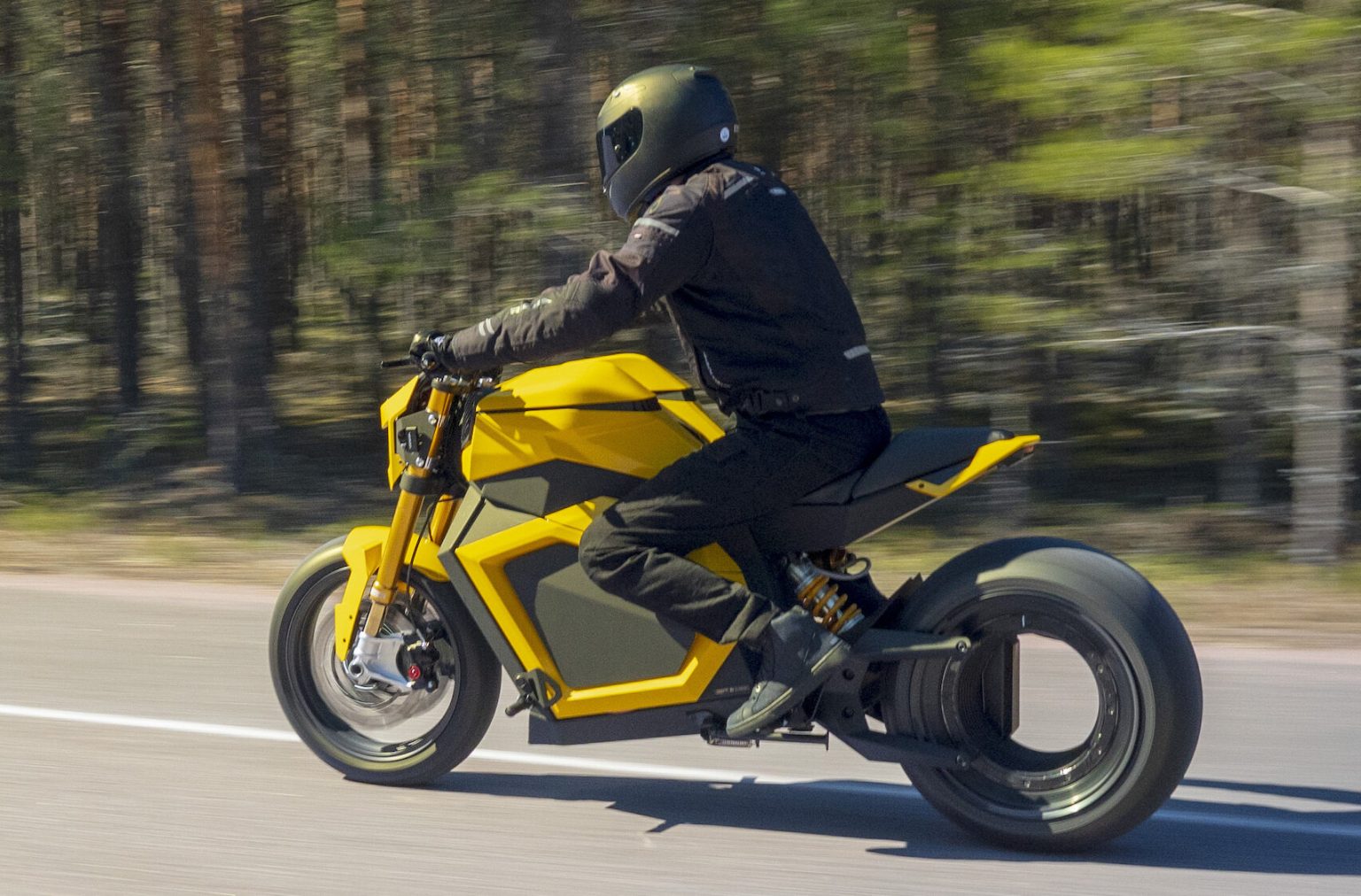 CSC ES5 Electric Scooter Challenges Competition with Superior ...