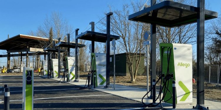 Vinci Autoroutes and Allego Open Four New Fast-Charging Parks Across ...