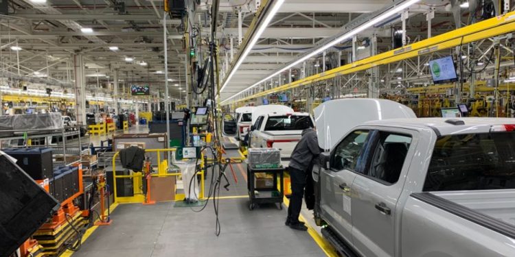 Ford F-150 Lightning Production Resumes After Battery Issue Resolved ...