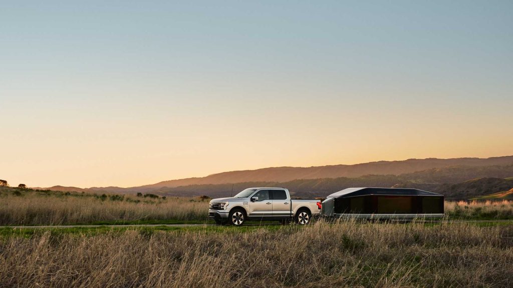 Lightship RV's L1 Travel Trailer: The Solution to Electric Vehicle ...