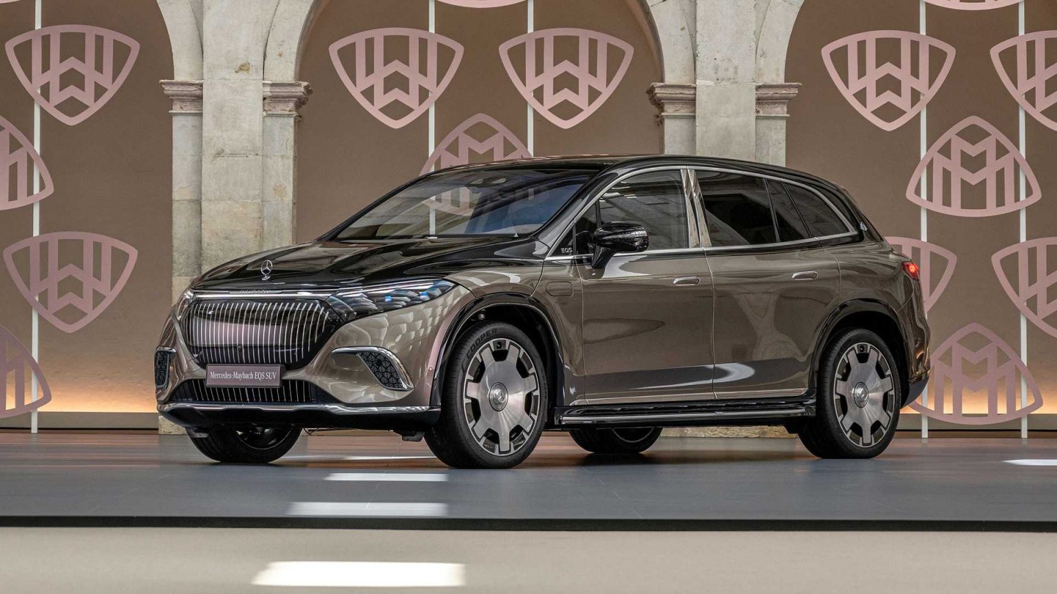 Mercedes Unveils Maybach EQS SUV: The Epitome of Luxury Electric ...