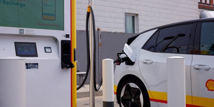 Volkswagen and Shell Launch Battery-Boosted Charging Station for ...