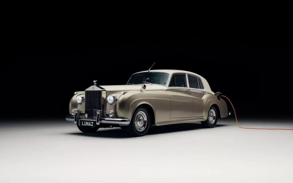 Shocking Transformation: 1960 Rolls-Royce Silver Cloud II Gets Electric ...