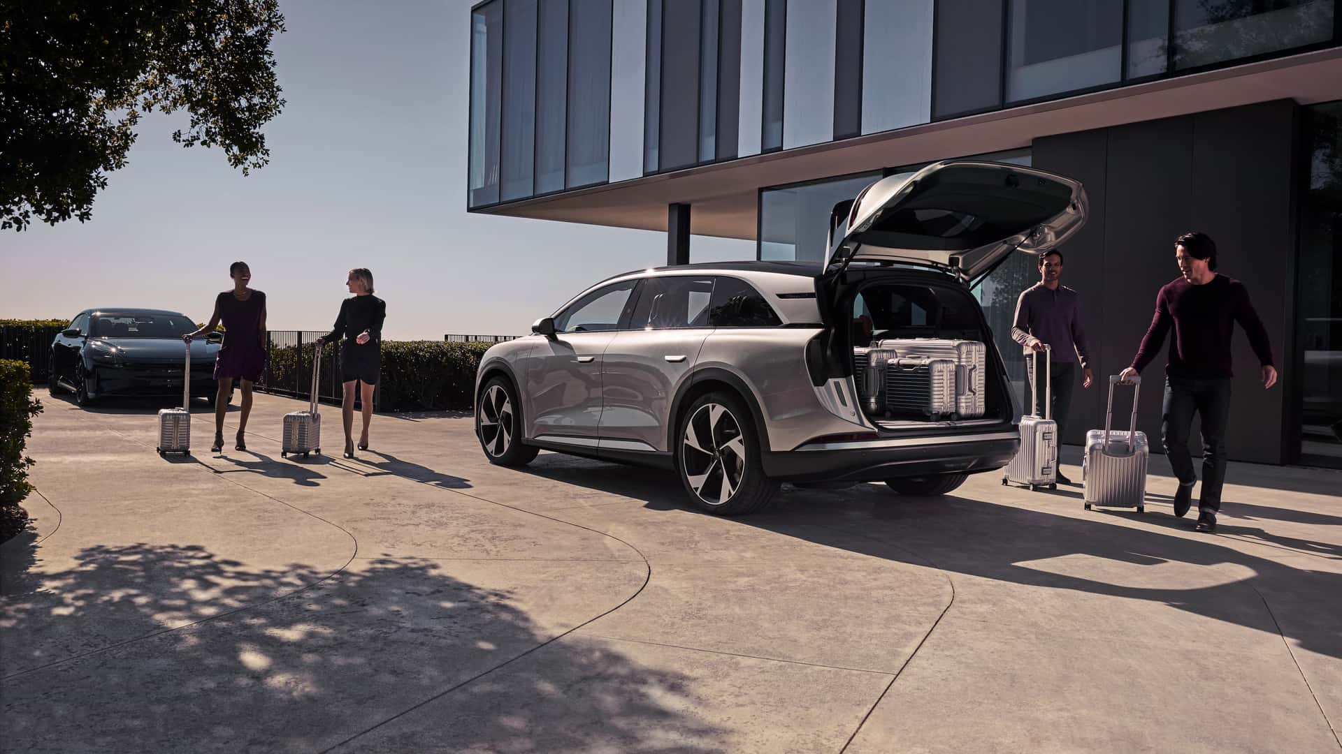 Lucid Unveils Gravity, the All-Electric SUV with Over 440-Mile Range ...