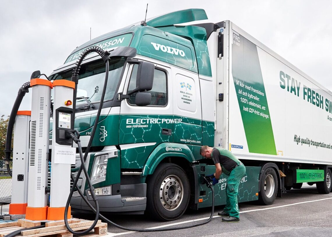 SEAT Unveils the Mo 50 Electric Scooter: A 50cc Gas-Powered Machine ...