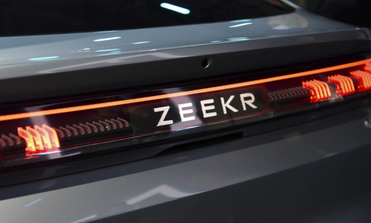 Zeekr Shifts Strategy, Announces Hybrid Technology for Larger Vehicles