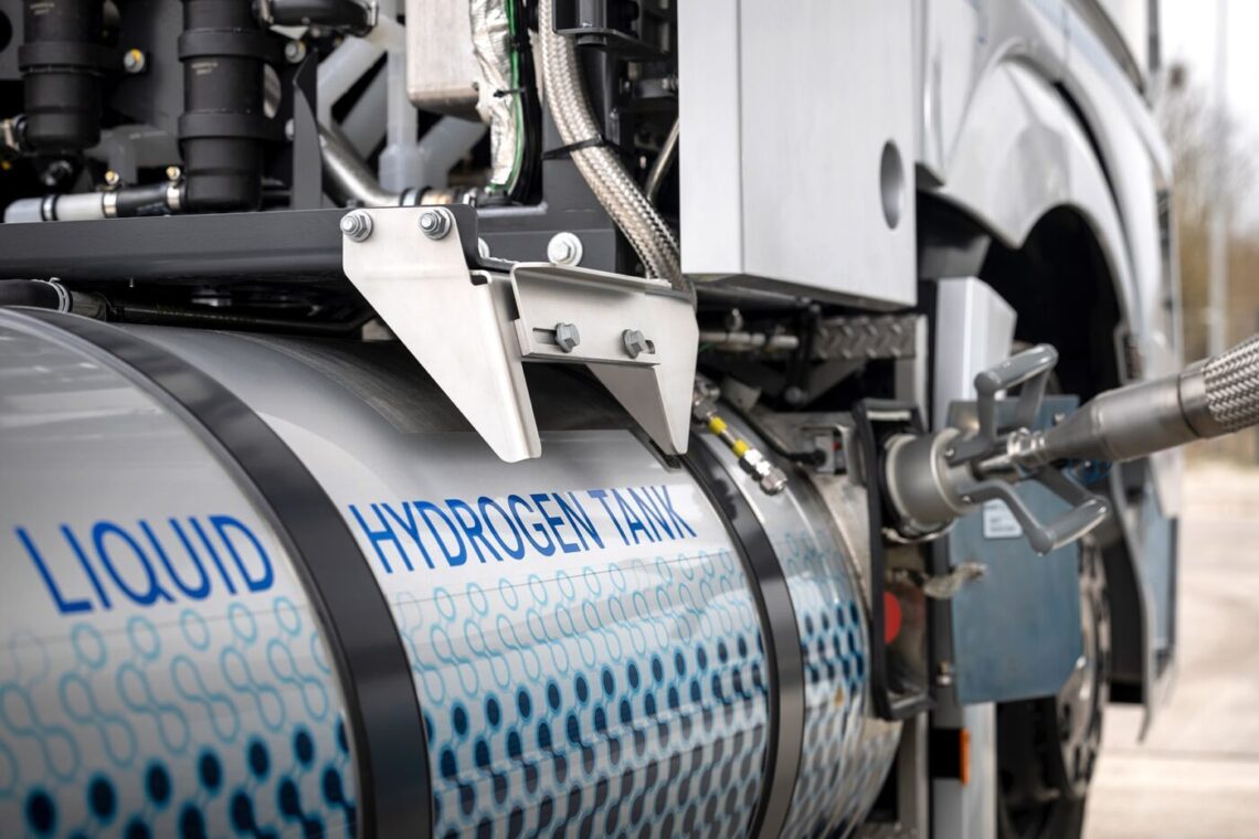 Daimler Truck and Linde Engineering Introduce Innovative Liquid Hydrogen Refueling Technology