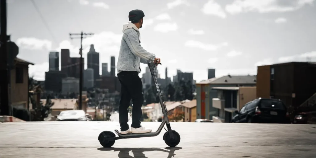 Apollo Unveils Lightweight Entry-Level Electric Scooter, the Apollo Go