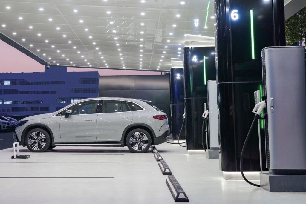 Mercedes-Benz Expands Fast-Charging Network in China and Globally