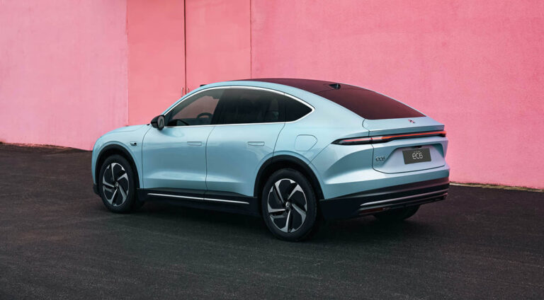 NIO Unveils ET7 Luxury EV with 150 kWh Battery, Launches Endurance ...