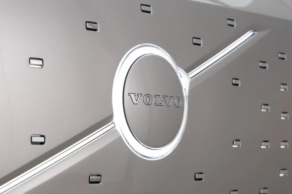 Volvo to Introduce Electric Mid-Size SUV, the EX60, in 2025 to Compete ...