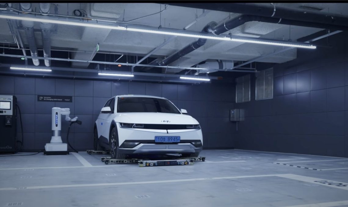 Hyundai Motor Group Unveils Autonomous Park and Charge Robots