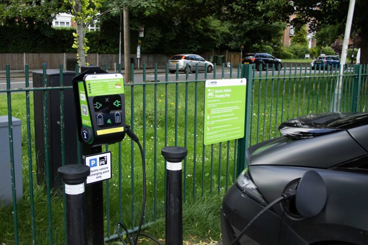 Wallbox Chargers Unveils Supernova 220 DC Fast Charging Station for ...