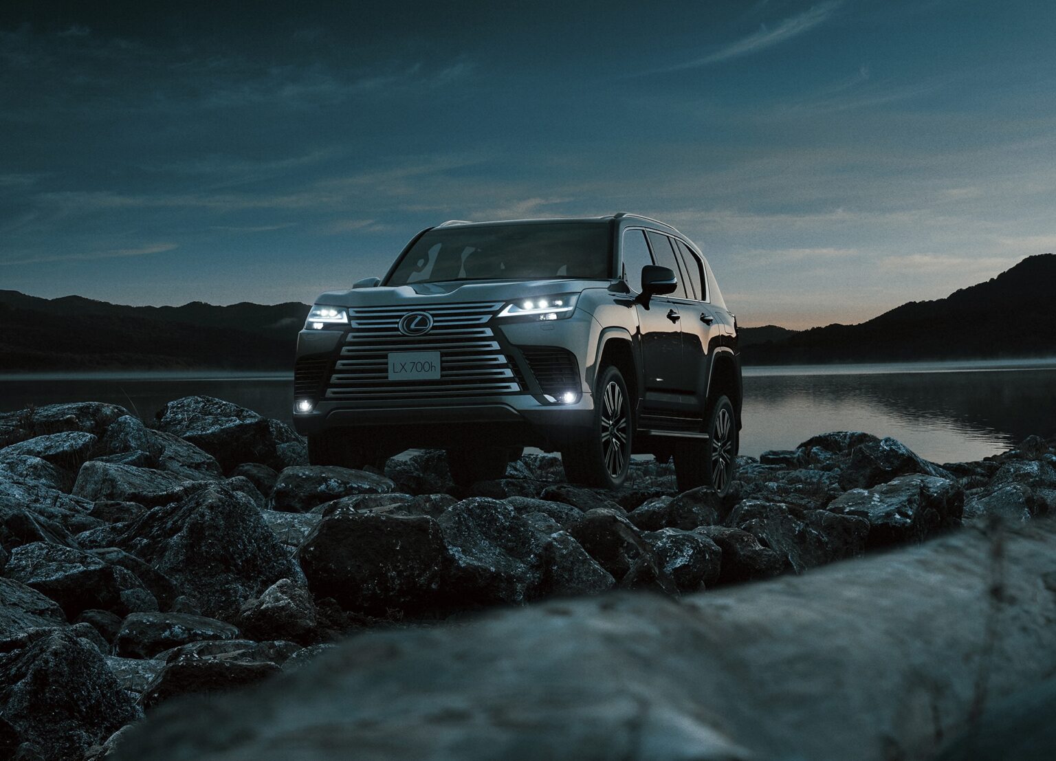 Lexus Introduces LX 700h with New Hybrid System and OVERTRAIL Edition