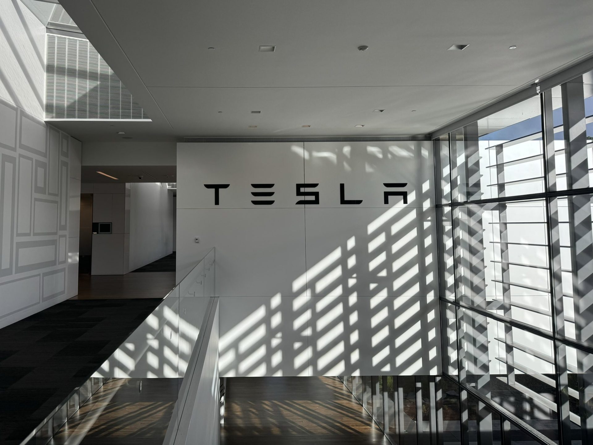 Tesla Owners in France Sue Carmaker, Citing Reputational Harm Over Musk ...