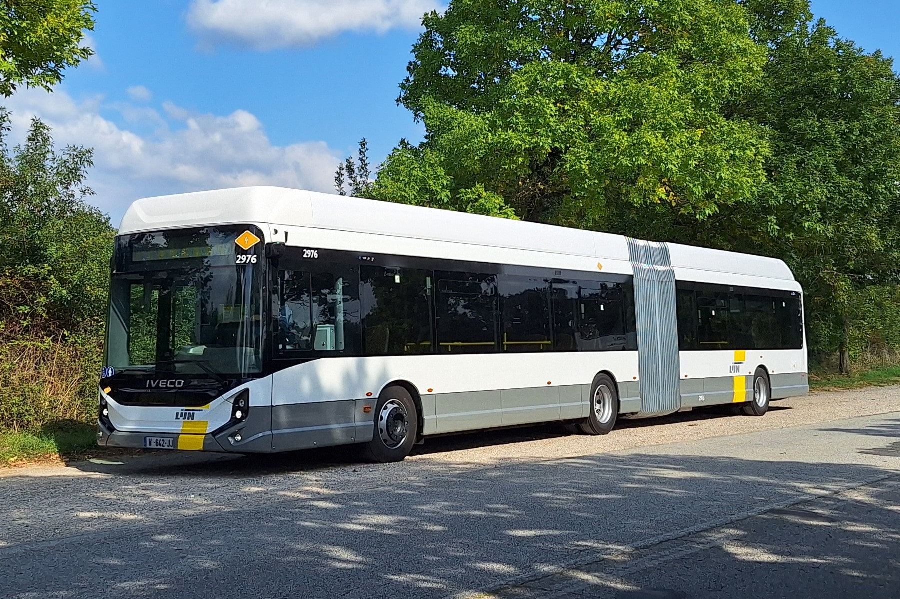 De Lijn Orders 32 More Electric Articulated Buses from Iveco