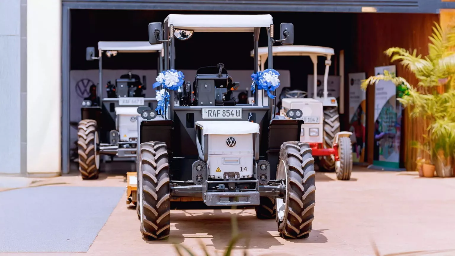Volkswagen Pilots Electric Tractors With Swappable Batteries in African ...