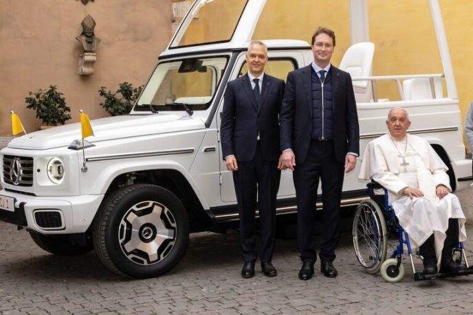 Pope’s New Popemobile Becomes First Fully Electric Vehicle