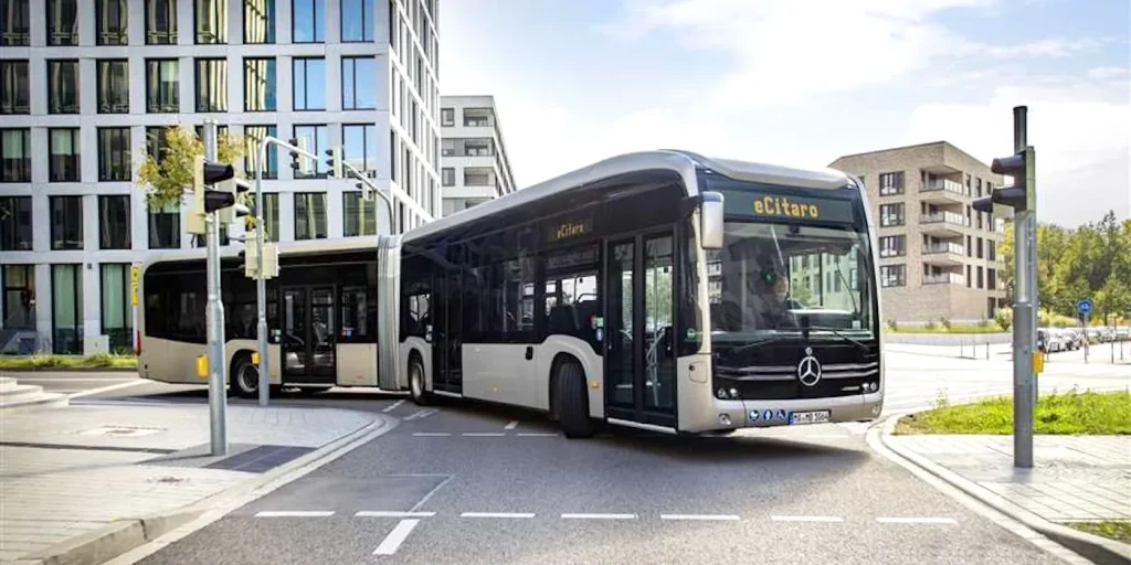 Hamburg Orders 350 Mercedes-Benz Electric Buses for Zero-Emission ...