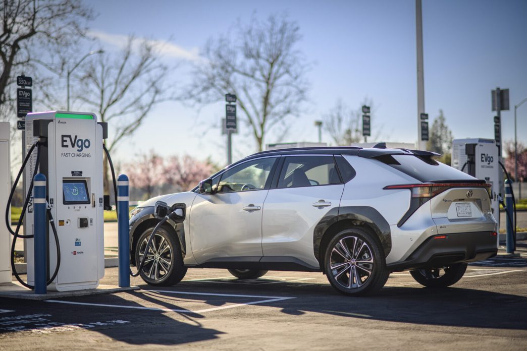Toyota, EVgo Launch First 350kW Fast Charger to Expand EV Charging Access