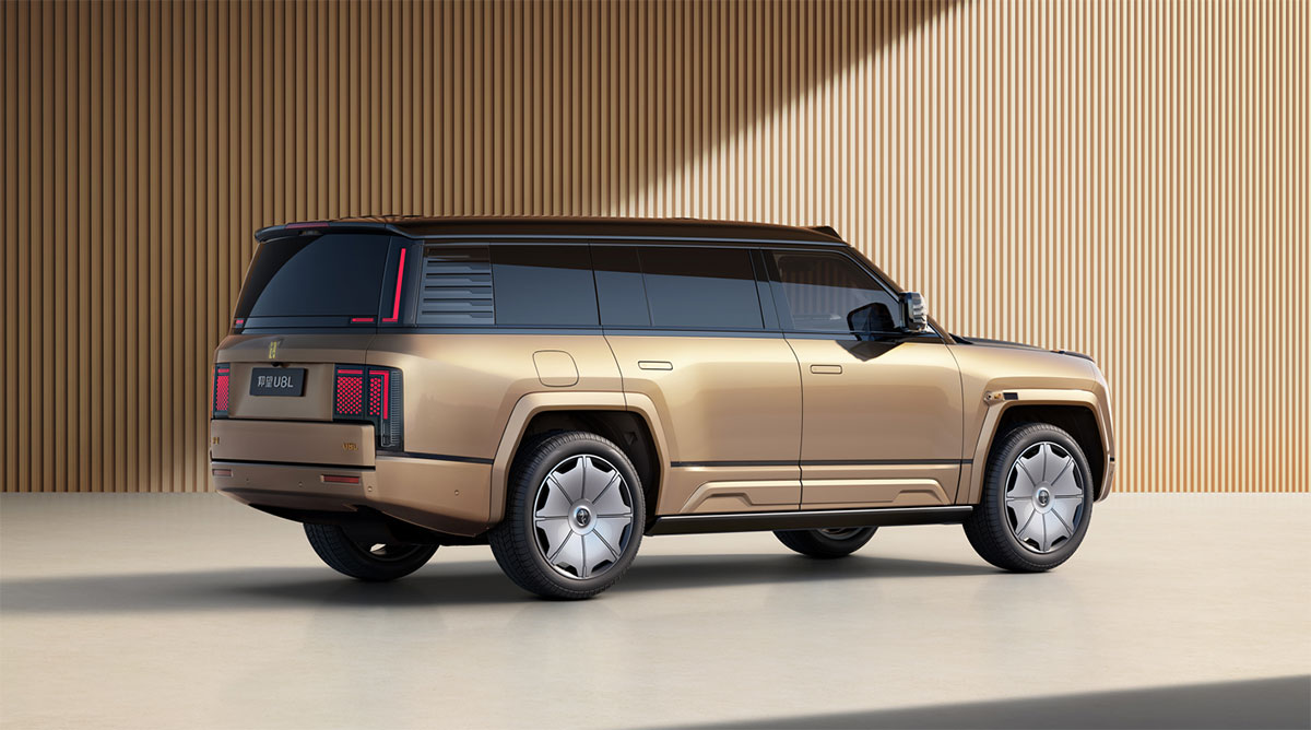 Yangwang Unveils U8L Ultra-Luxury SUV with Extended Wheelbase and 24-Carat Gold Badges at ...