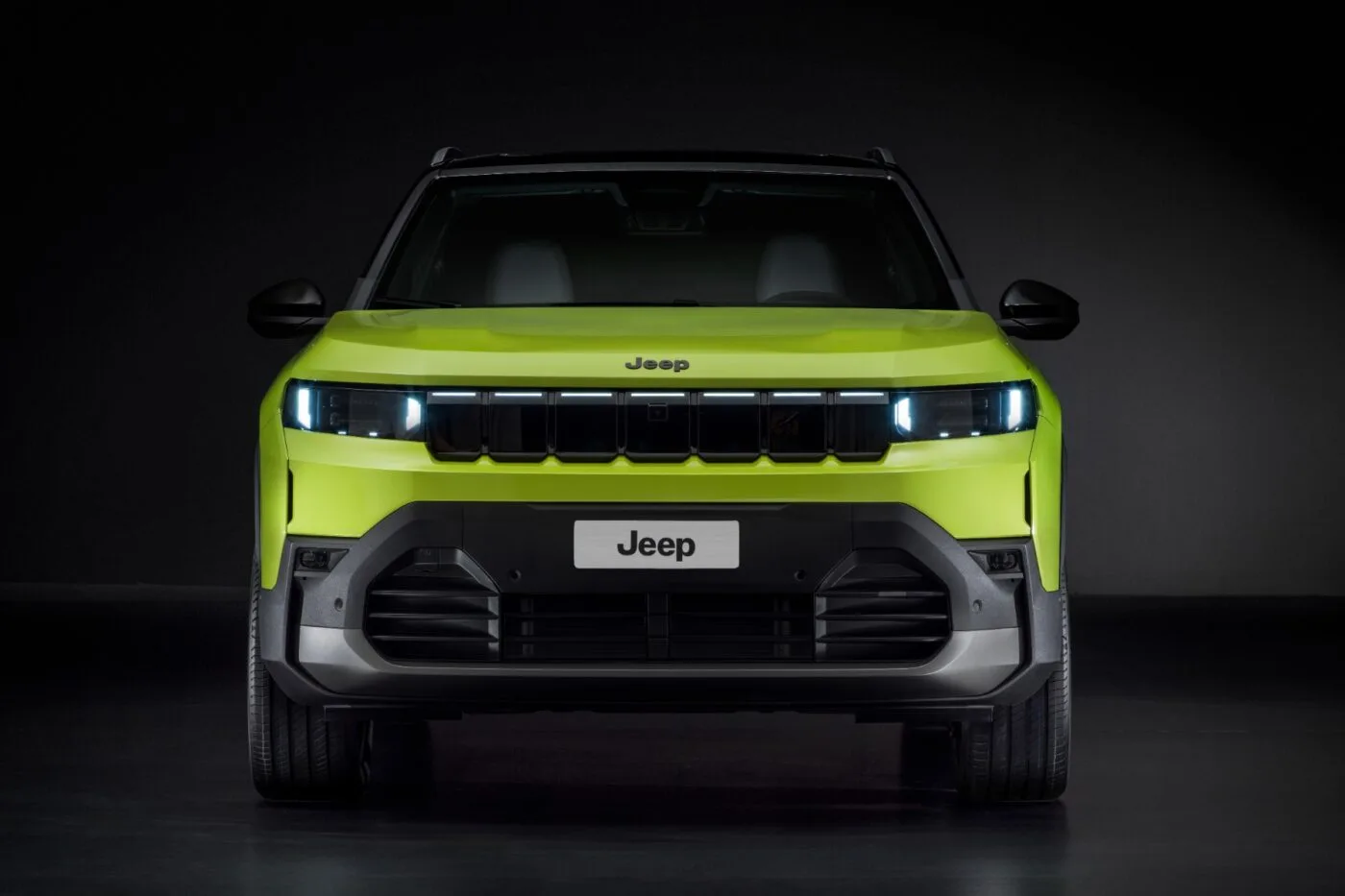 Jeep Unveils New Compass Electric SUV with AWD Option, 650 km Range