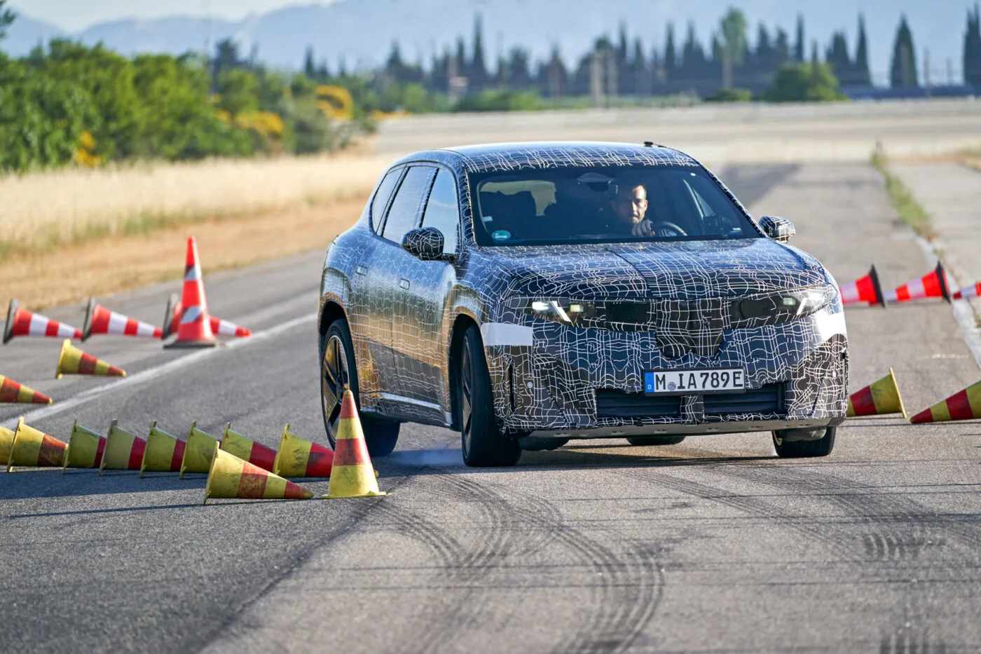 BMW to Debut Neue Klasse-Based iX3 with 800V Charging, Bidirectional Capabilities and 800 km Range