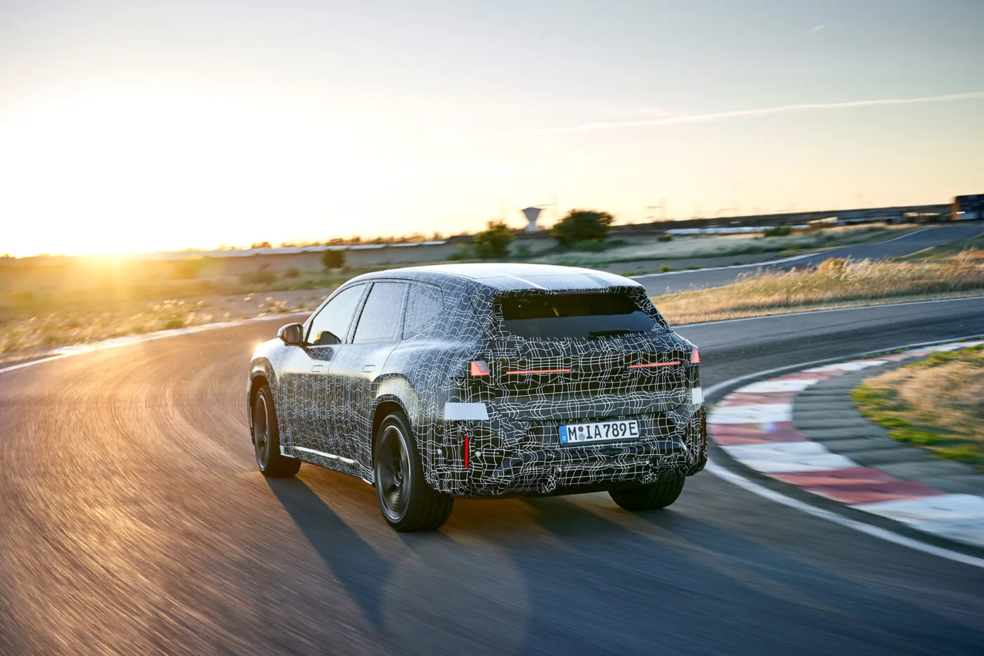 BMW to Debut Neue Klasse-Based iX3 with 800V Charging, Bidirectional Capabilities and 800 km Range