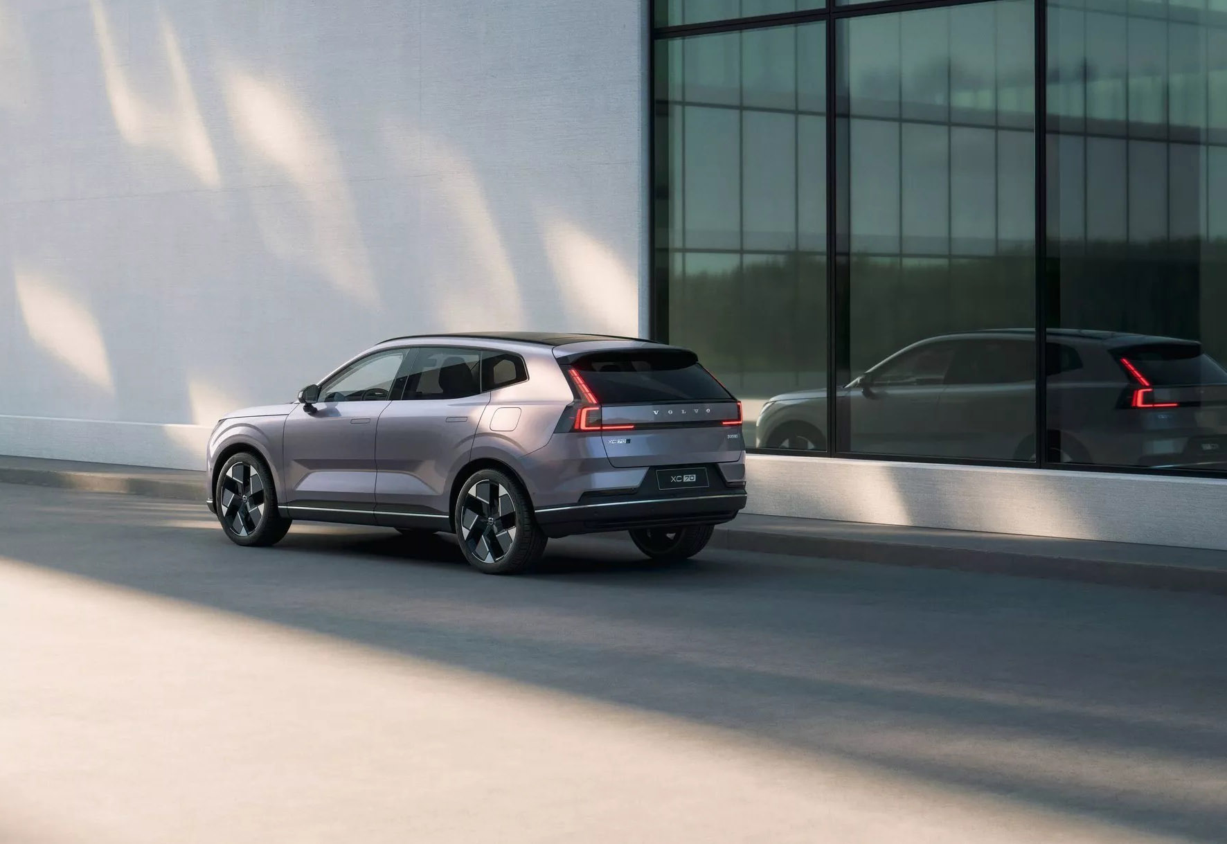 Volvo Unveils XC70 Plug-In Hybrid With Up To 112 Miles Electric Range