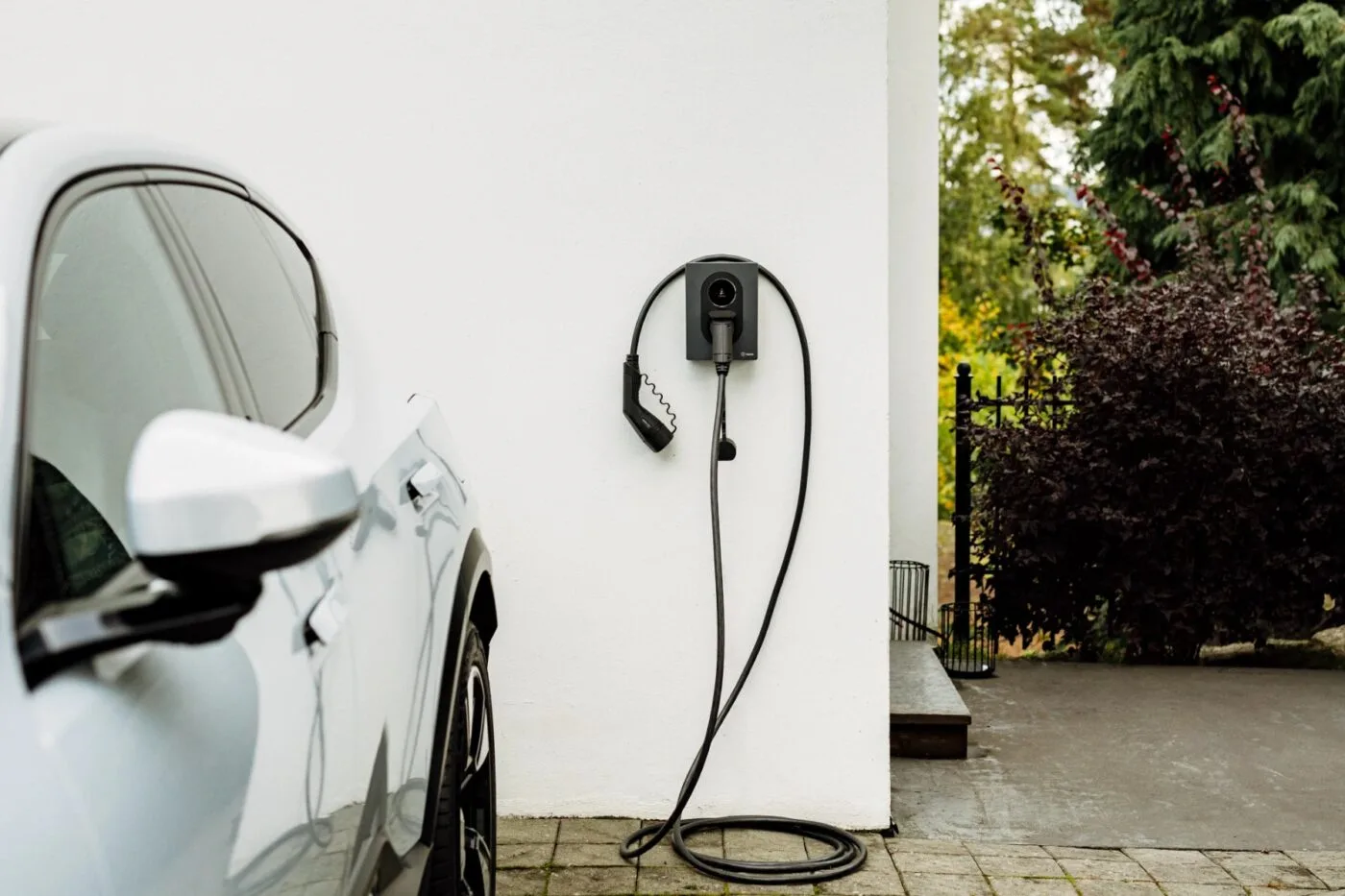 Zaptec Launches V2G-Ready EV Charger in UK Market