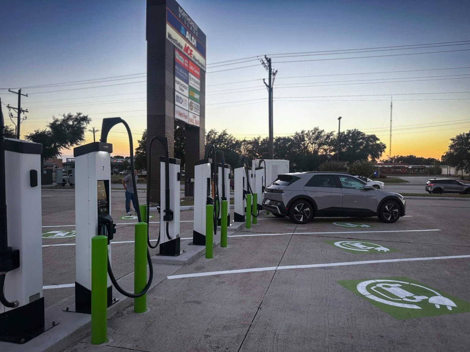 viveEV and RED E Partner to Boost EV Charging Reliability in Carrollton
