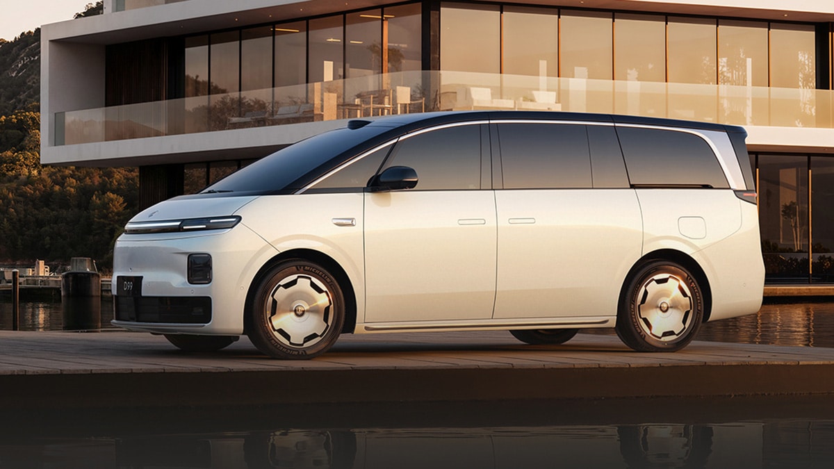 Leapmotor Unveils D99 MPV, Confirms 2026 Launch Timeline for D19 SUV