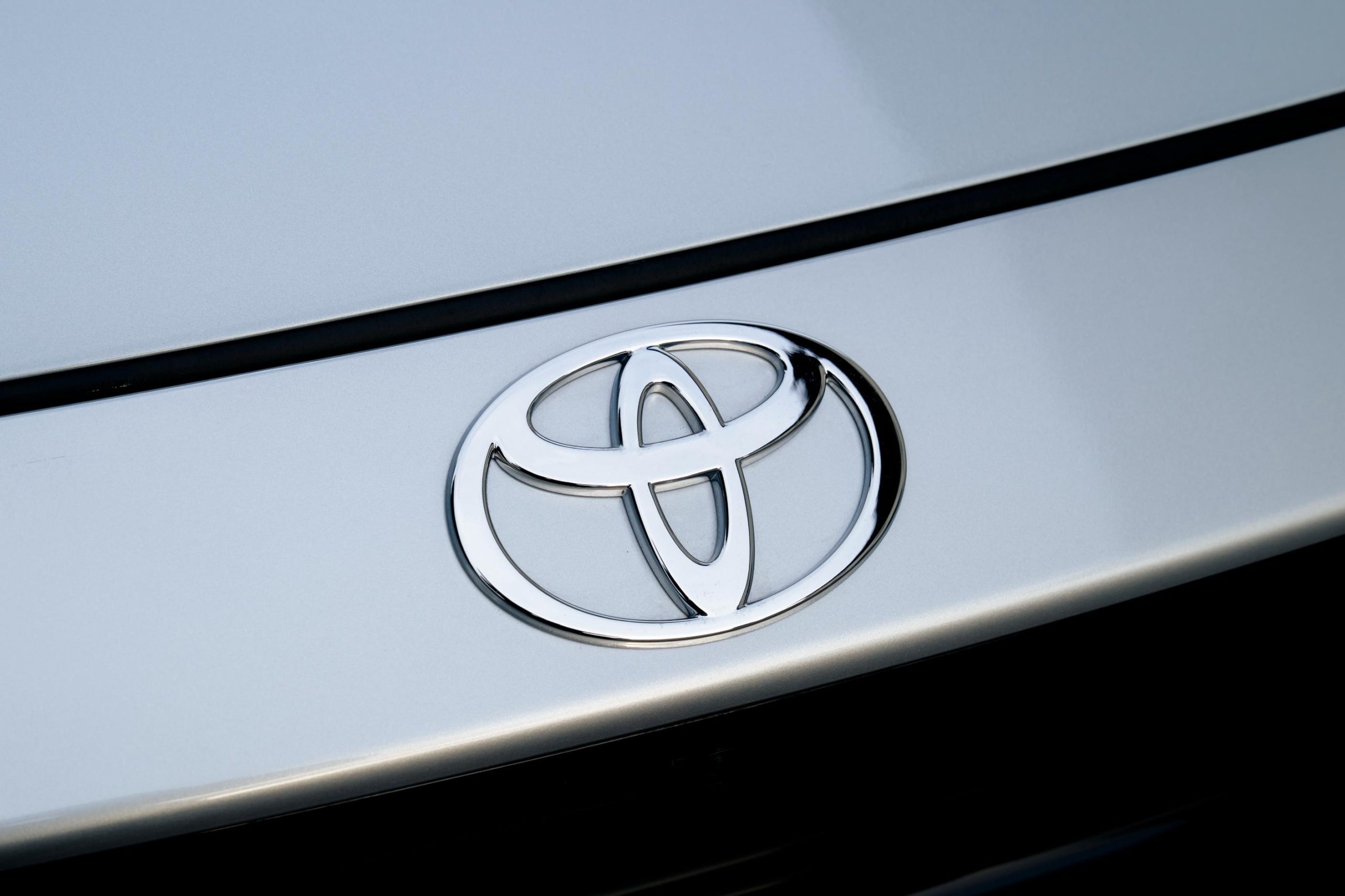 Toyota North America Sales Rise 8% in 2025 as Hybrid Demand Drives Nearly Half of U.S. Volume