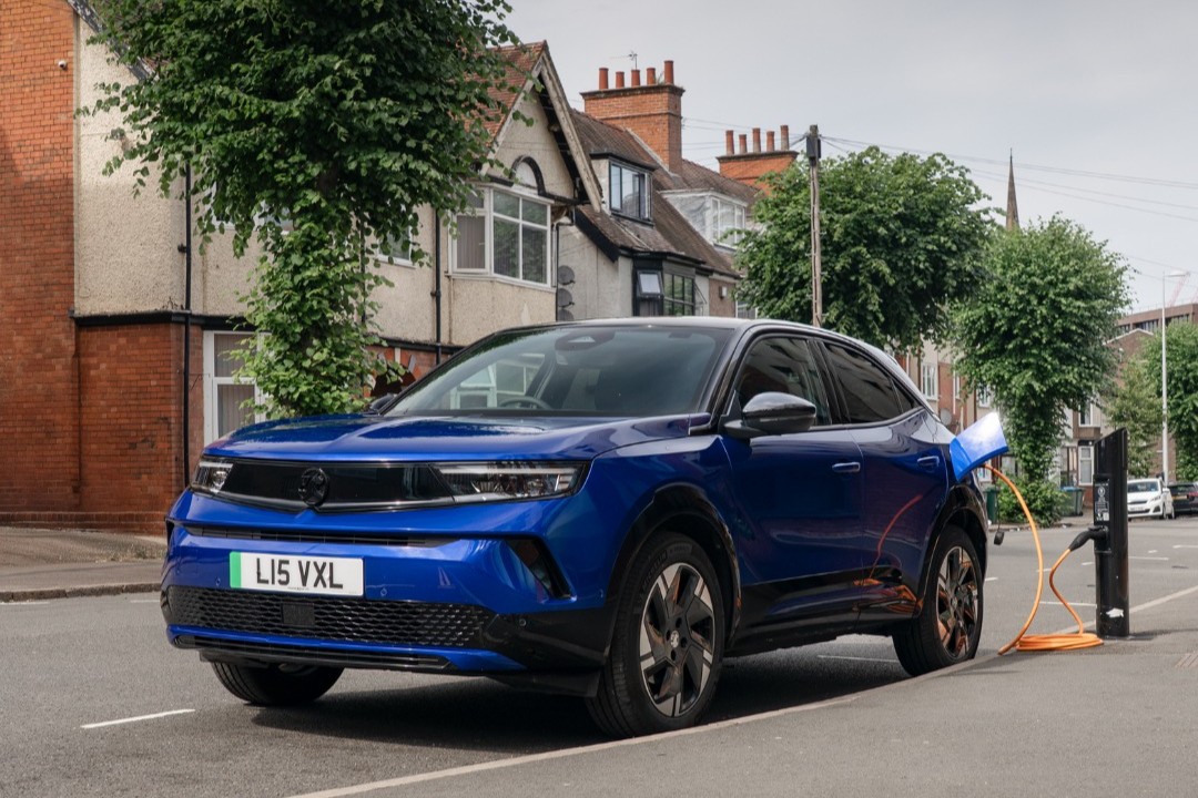 Blackburn With Darwen Secures £1.6 Mln For 800 Public EV Chargers Under ...