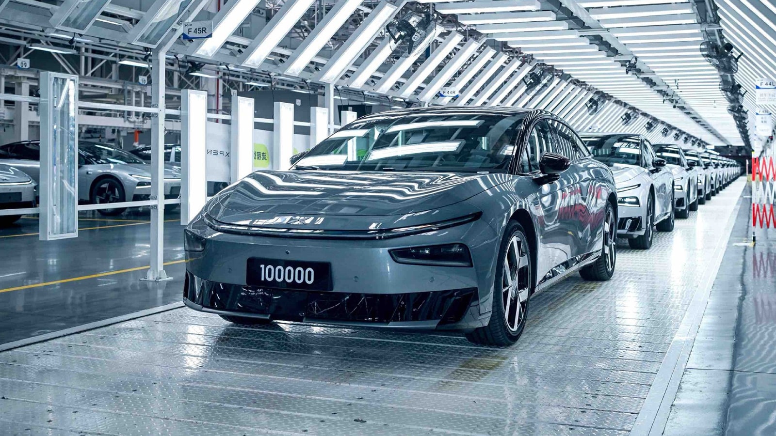 Xpeng Starts Deliveries of 2026 P7+ Sedan as Output Tops 100,000 Units