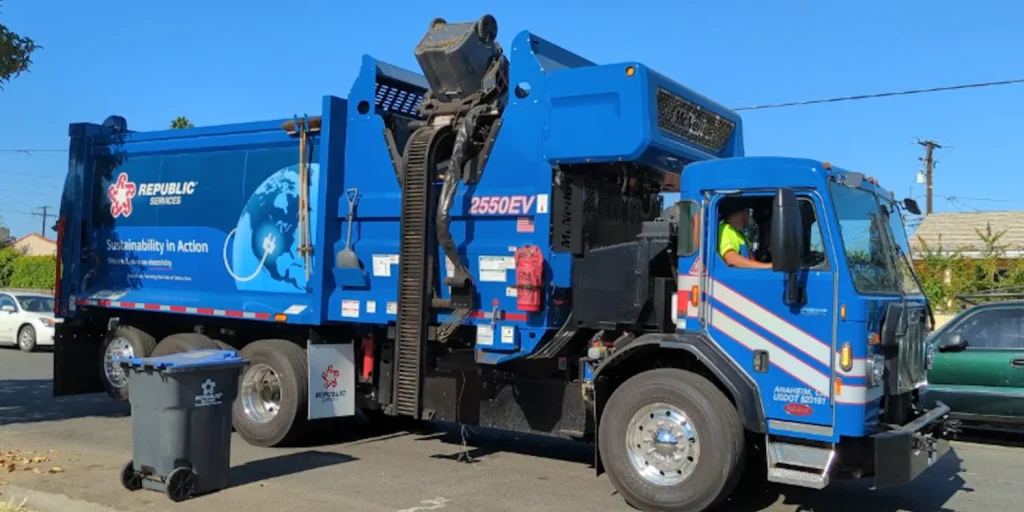Commerce City Launches All-Electric Garbage and Recycling Truck Fleet