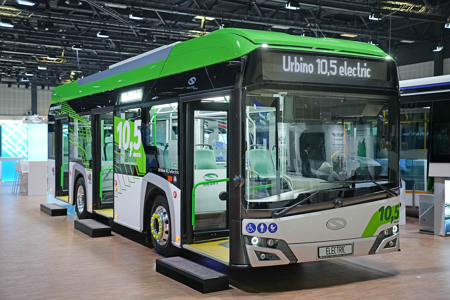 Solaris Urbino 10.5 Electric Midibus Debuts With 400 kWh Battery and 85 ...
